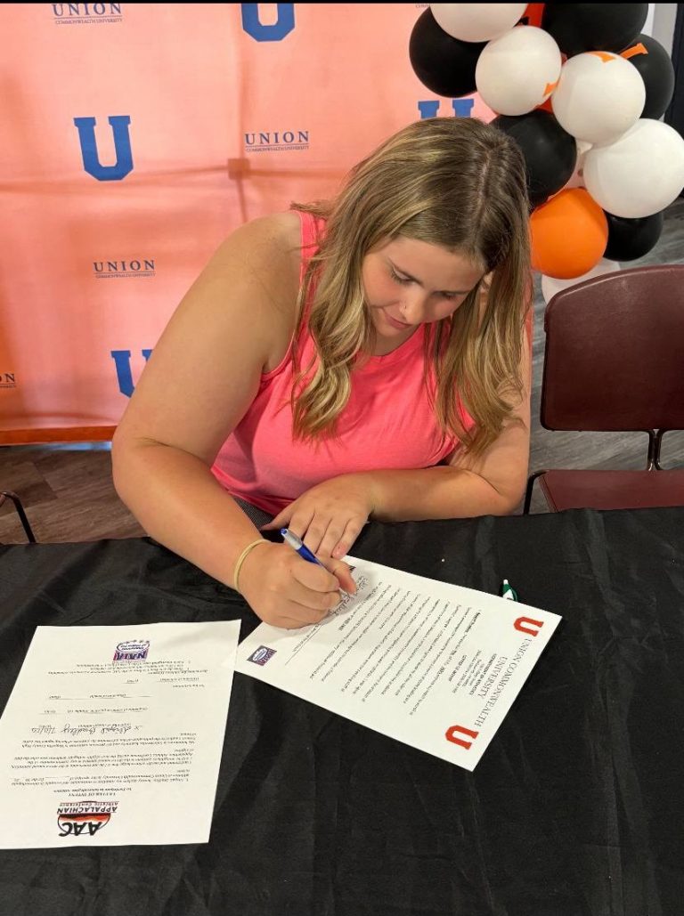 Bradley signs with Union – Salyersville Independent